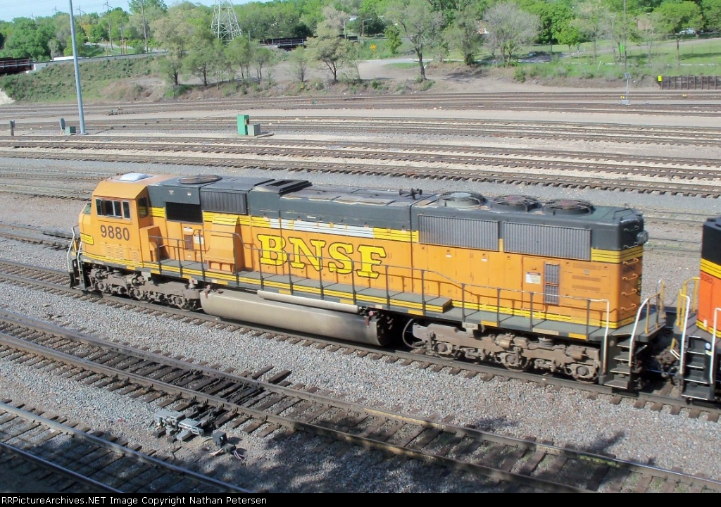 BNSF 9880